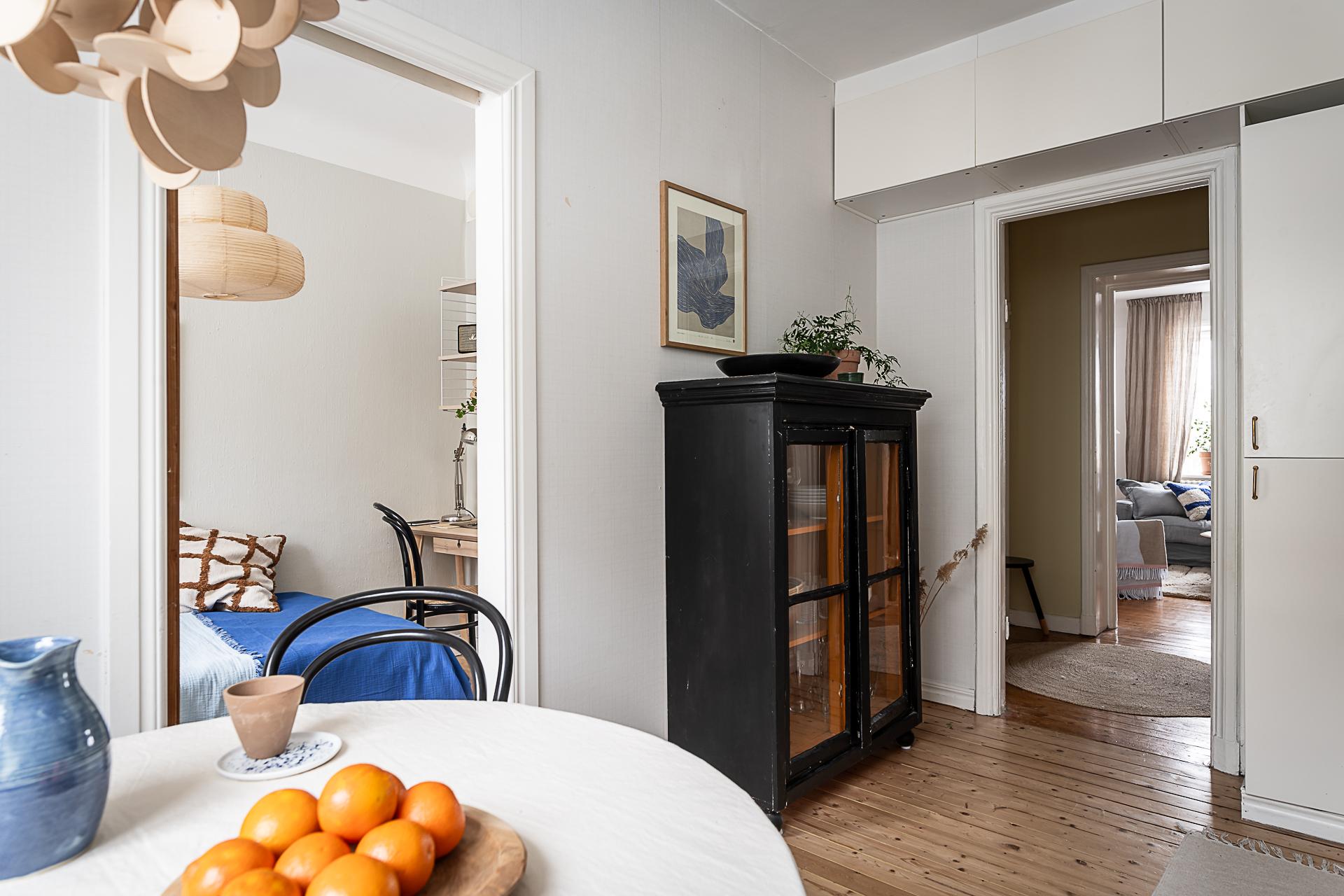 Predivan mali stan u plavim i smeđim tonovima - lilihalodecoration