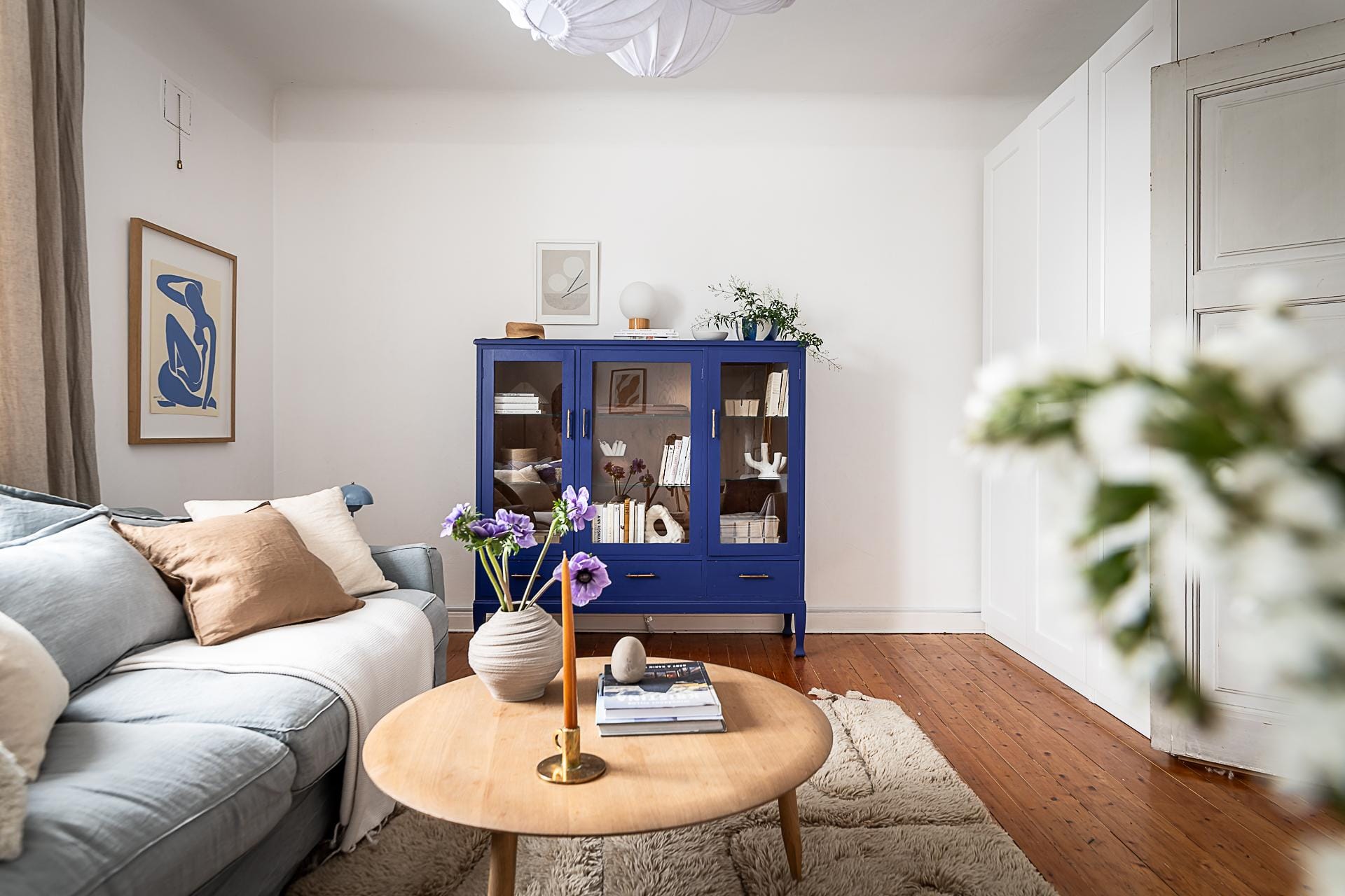 Predivan mali stan u plavim i smeđim tonovima - lilihalodecoration