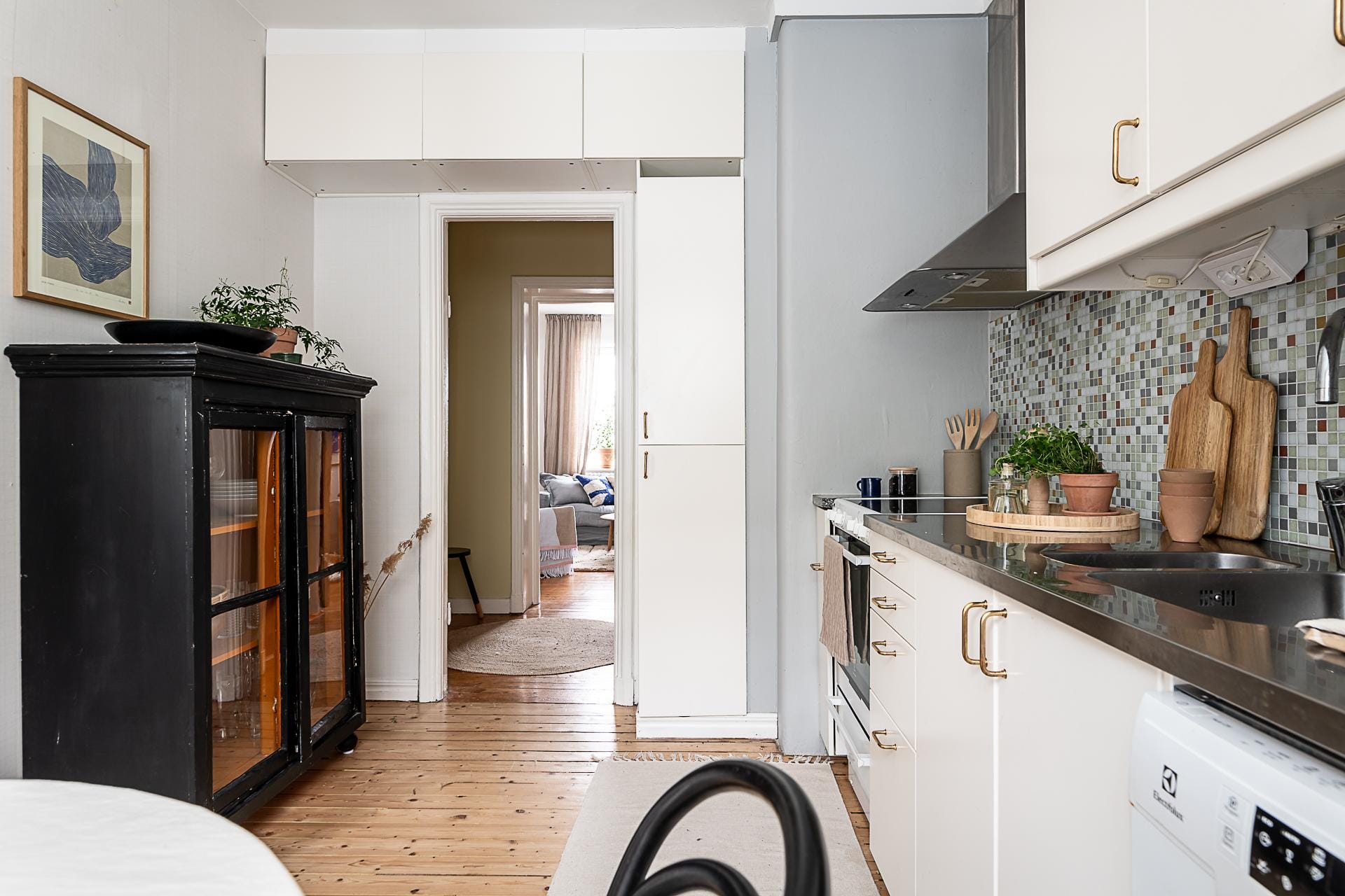 Predivan mali stan u plavim i smeđim tonovima - lilihalodecoration