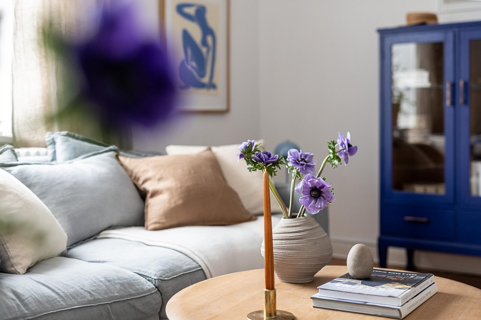 Predivan mali stan u plavim i smeđim tonovima - lilihalodecoration