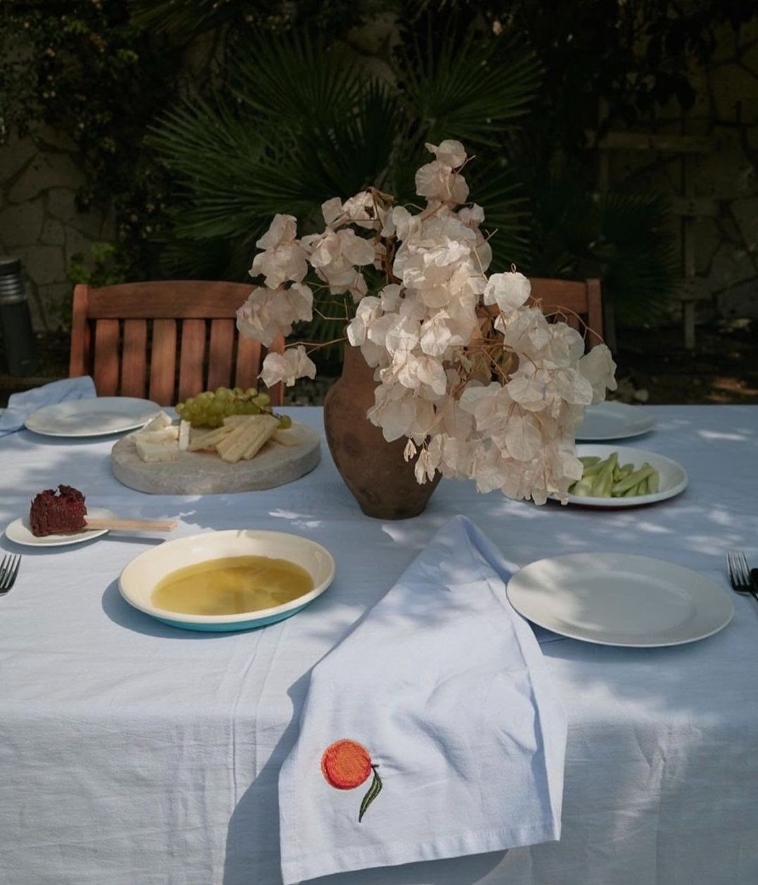 Inspiration for Grounded Interiors - lilihalodecoration